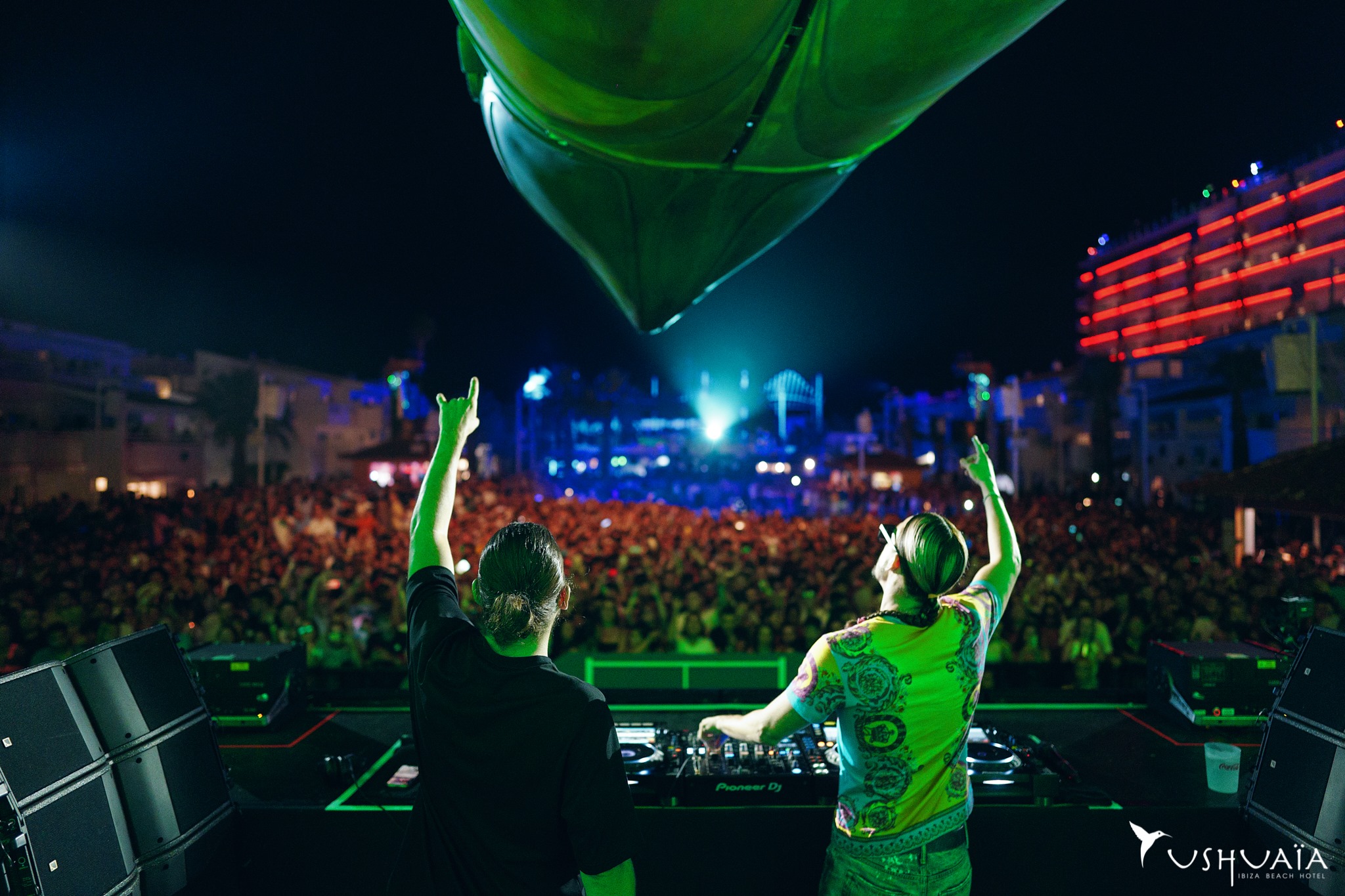 Tomorrowland y Dimitri Vegas & Like Mike presentan los acompañantes ...